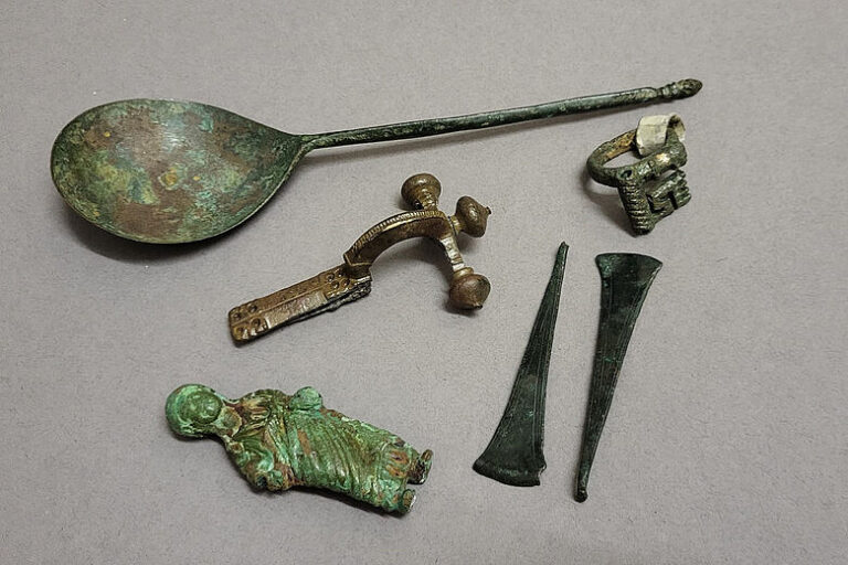 From Arnhem to Oldenburg: Nazi-Looted Artifacts Found in Oldenburg ...