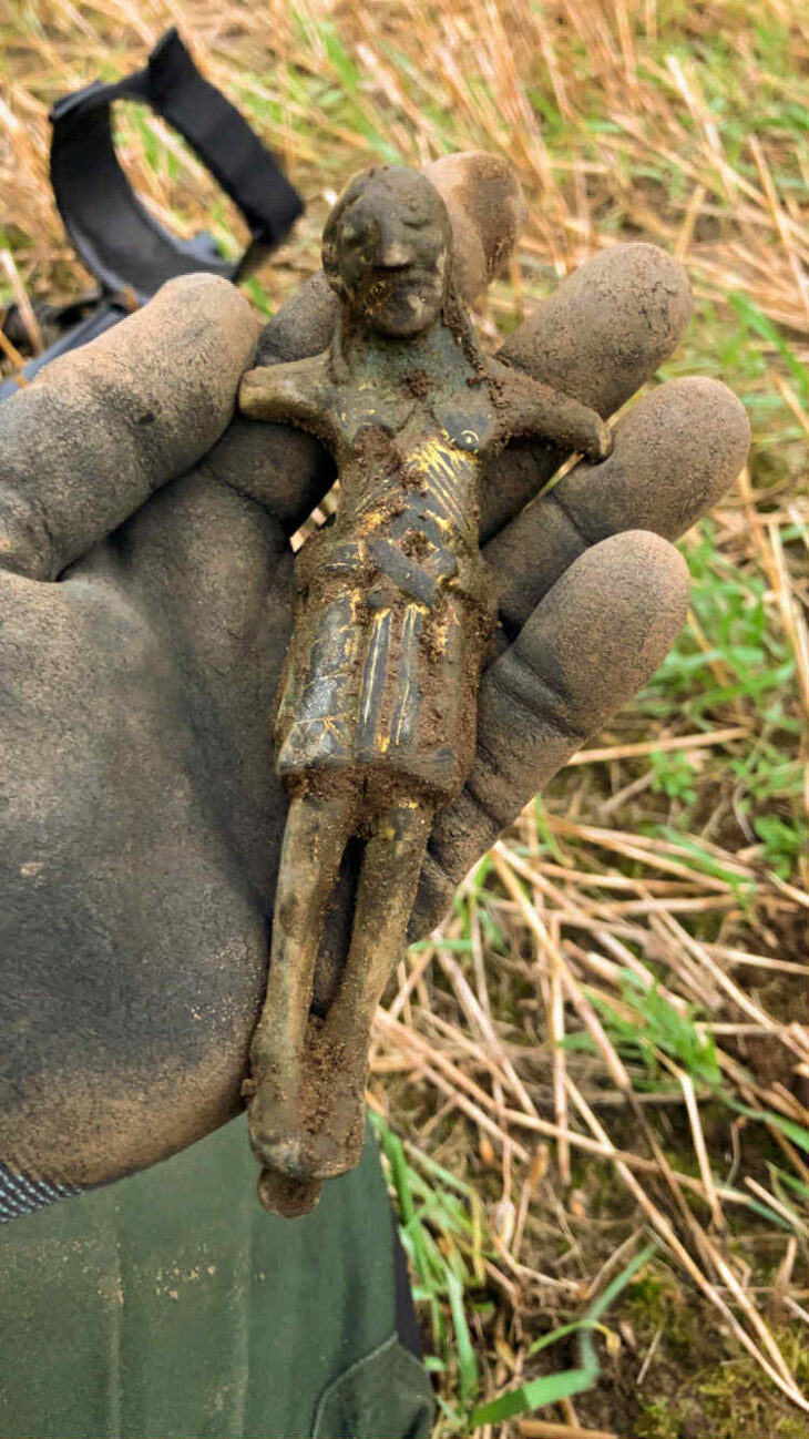 Lucky Metal-Detector Find Uncovers 800-Year-Old Gilded Bronze Jesus ...